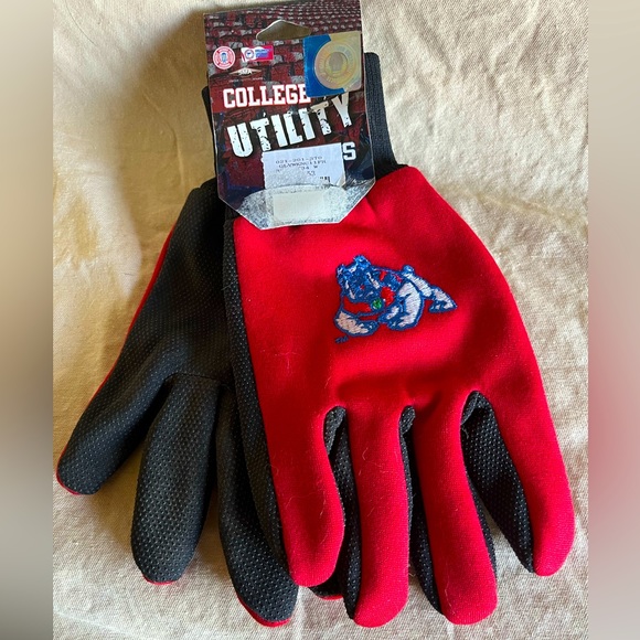 SMA | Accessories | Nwt Fresno State College Utility Gloves Size Medium ...